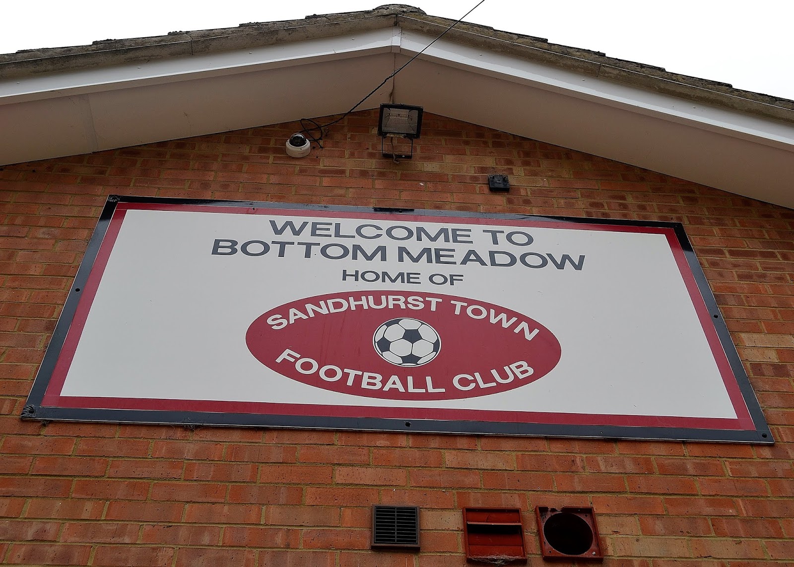 Hopping Around Hampshire: Sandhurst Town v Lymington Town