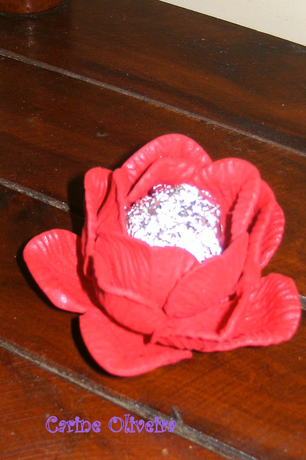 flores: rosa com bombom dentro serve também como decoração para sua ...