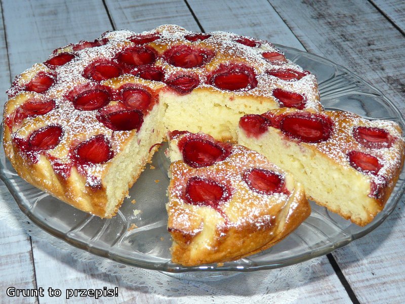 GRUNT TO PRZEPIS!: Proste ciasto jogurtowe z truskawkami