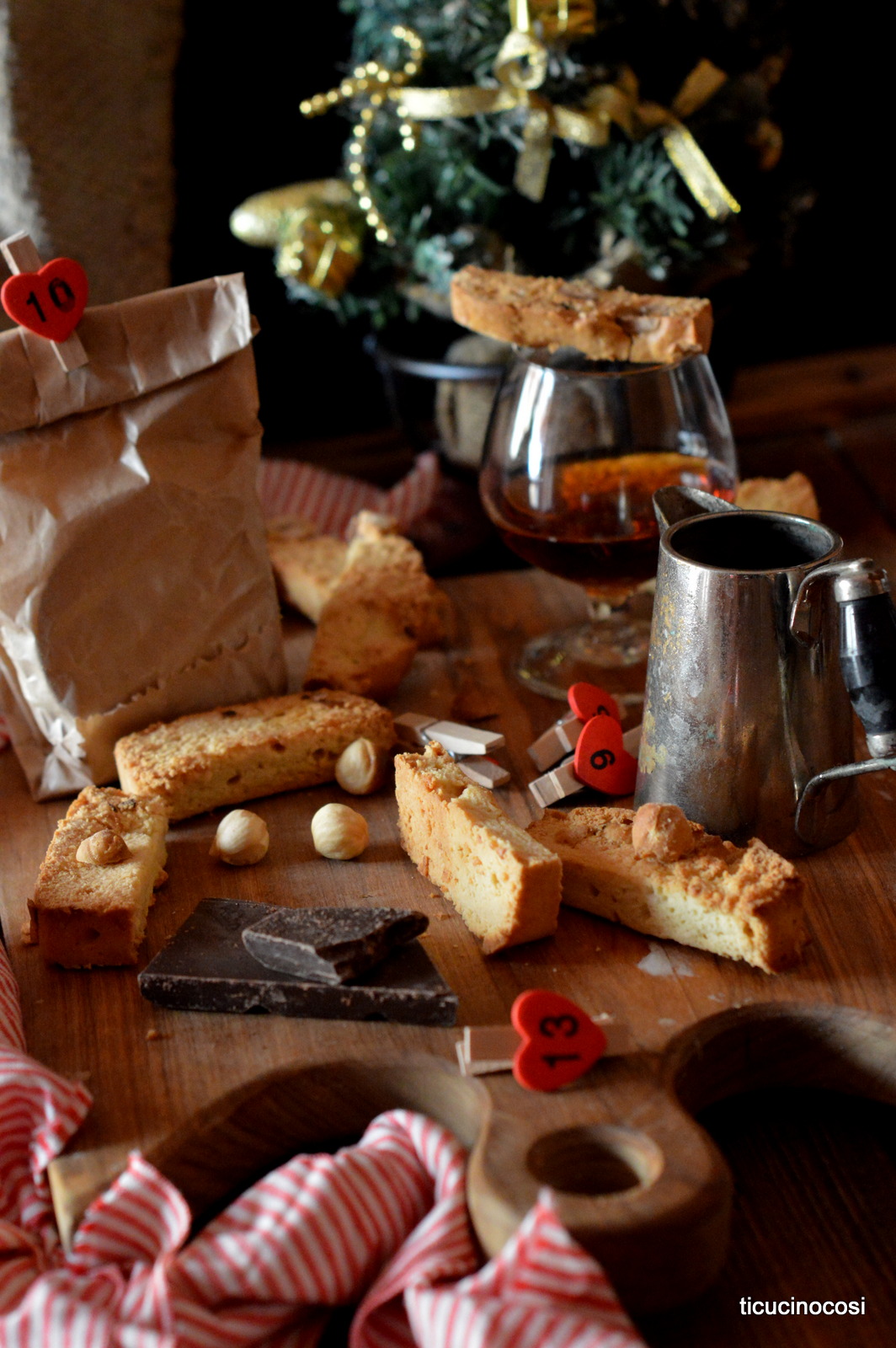 BISCOTTI SECCHI ALLE NOCCIOLE