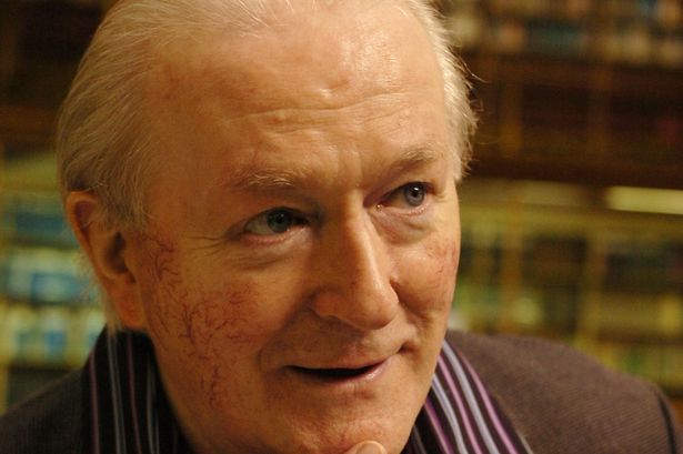 Morreu Tony Barrow, assessor de imprensa dos Beatles