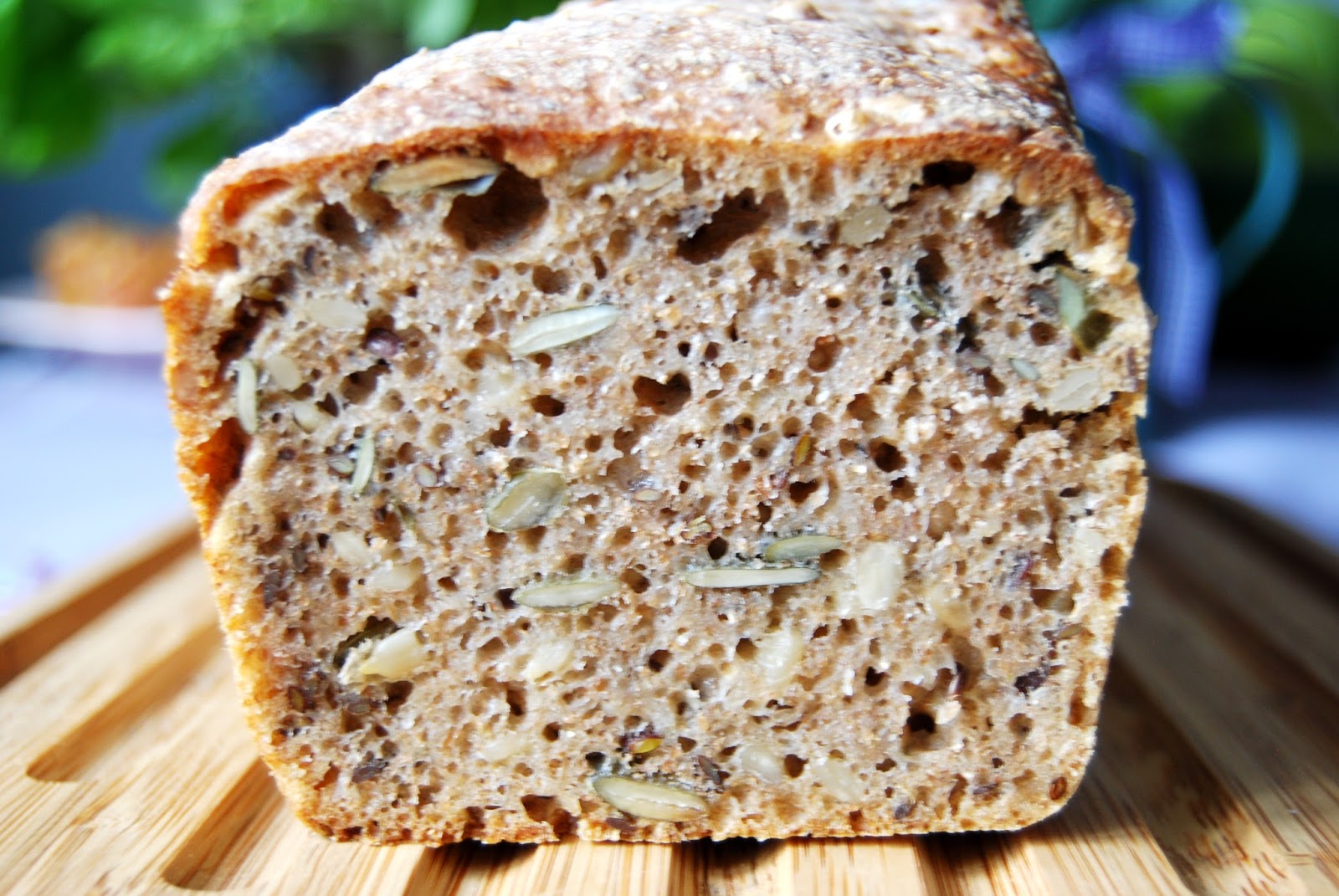 Gospodyni Miejska: Chleb graham z ziarnami na zakwasie