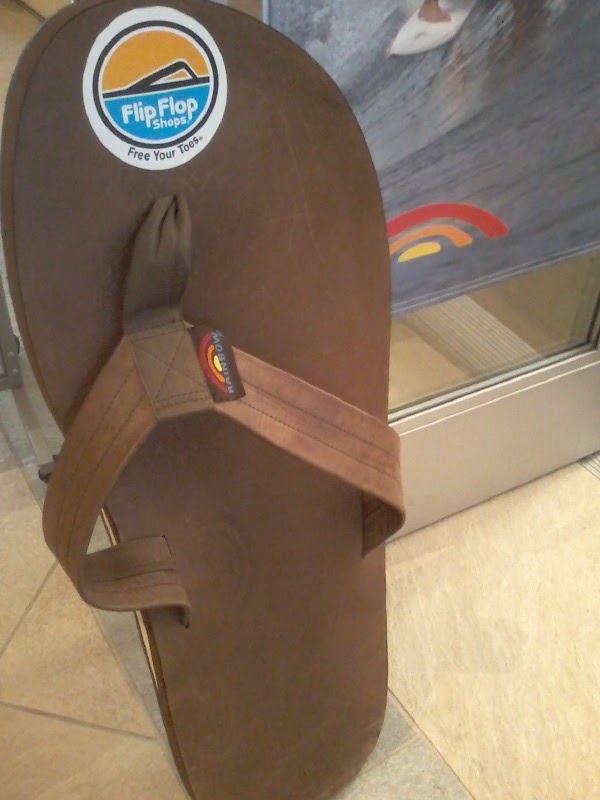 Mystery Foto Feet: Giant Flip Flop