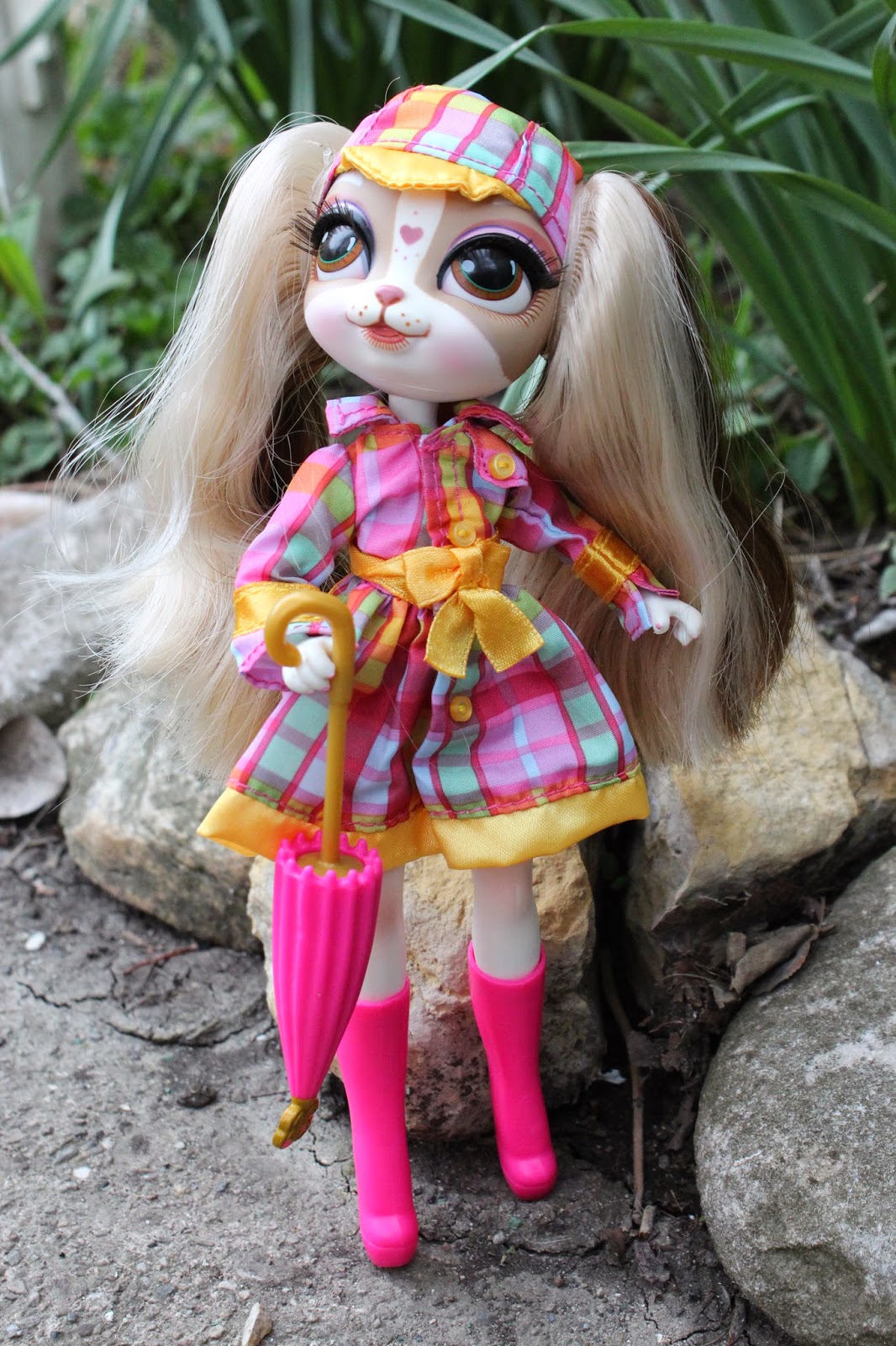 PLANET OF THE DOLLS: Doll-A-Day 112: Review of Pinkie Cooper:Pinkie in ...