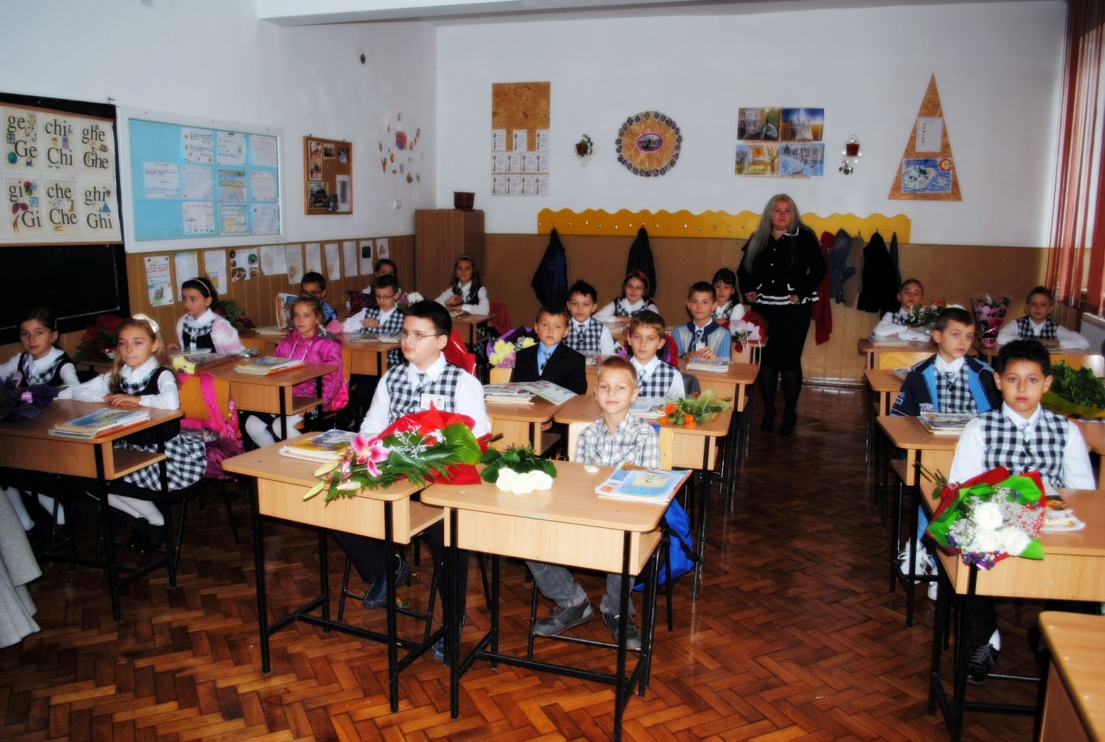 Școlărei și școlărițe: Revedere in clasa a III-a