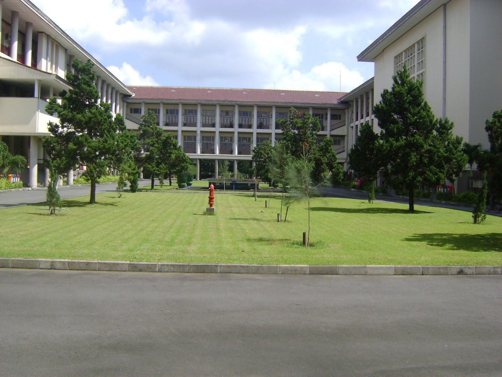 Gedung Pusat UGM