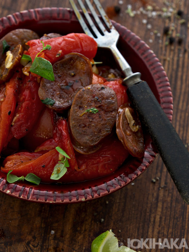 Paahdettua paprikaa ja chorizoa - Kamera ja Kauha | Ruokaa ja Ruokakuvausta