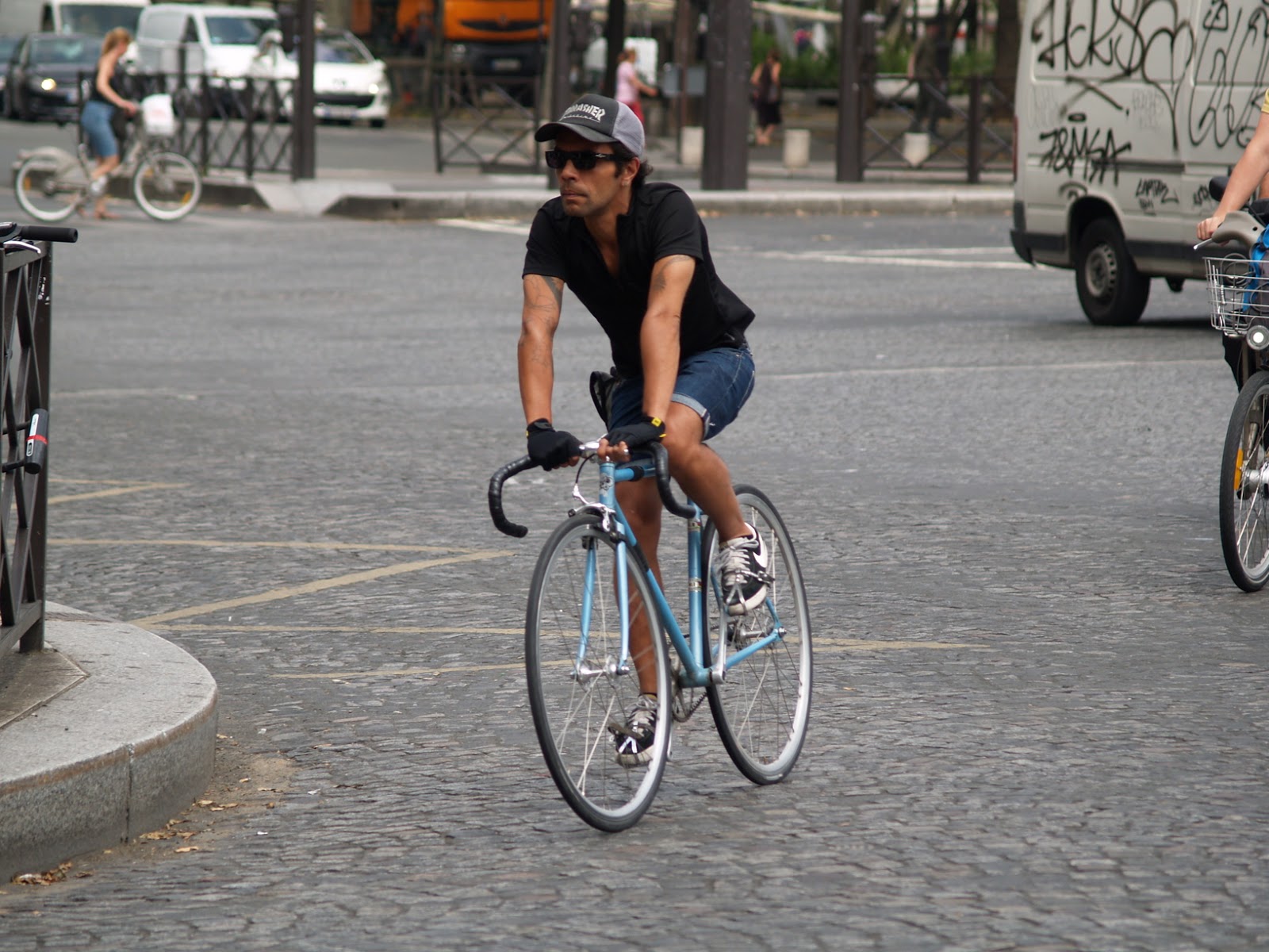 Un Cycliste Parisien / A Parisian Cyclist: Pignons fixes! / August ...