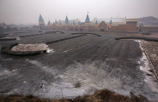 POST APOCALYPTIC DISNEYLAND