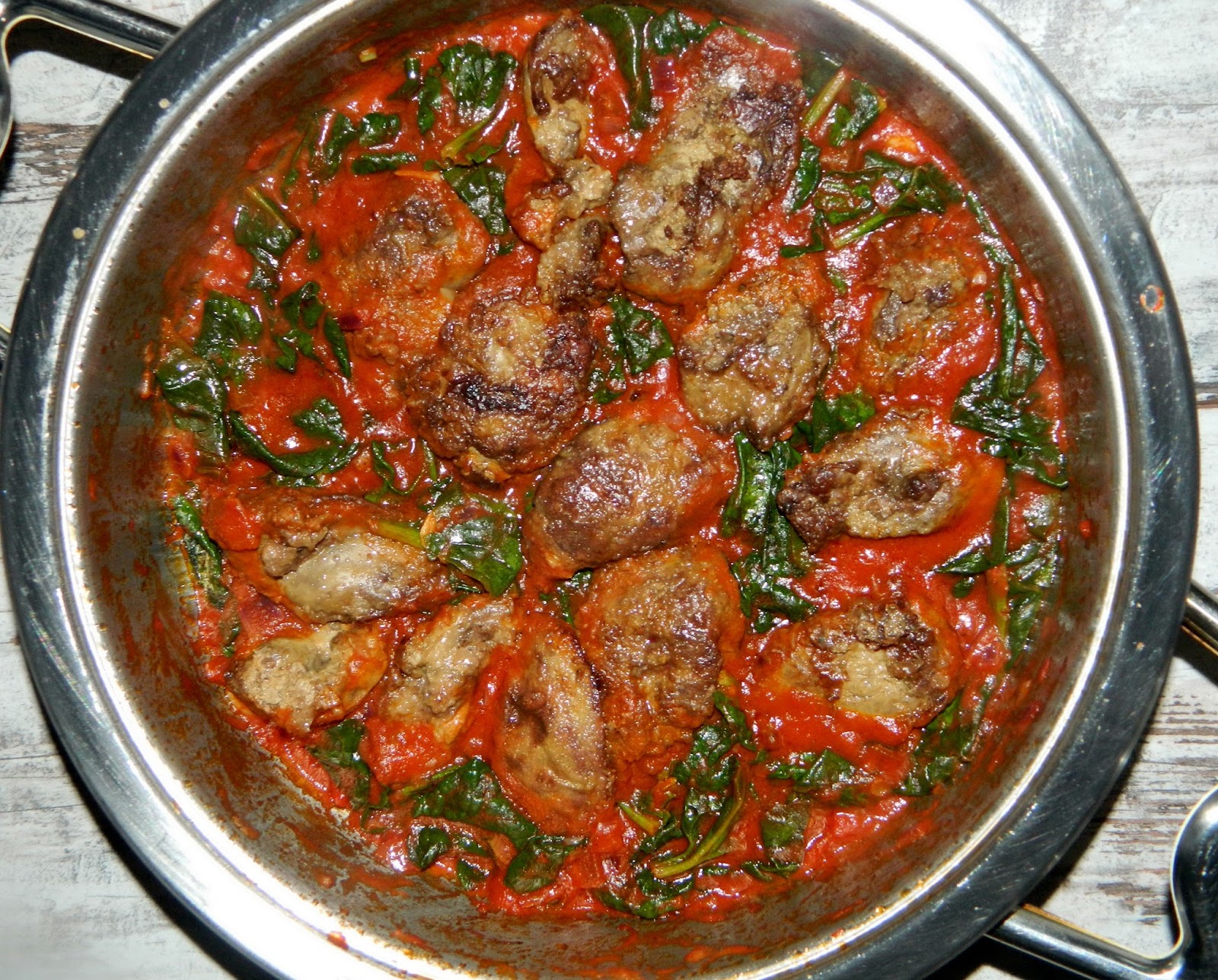 Weekend Passion: Ficatei de pui in sos de rosii cu spanac