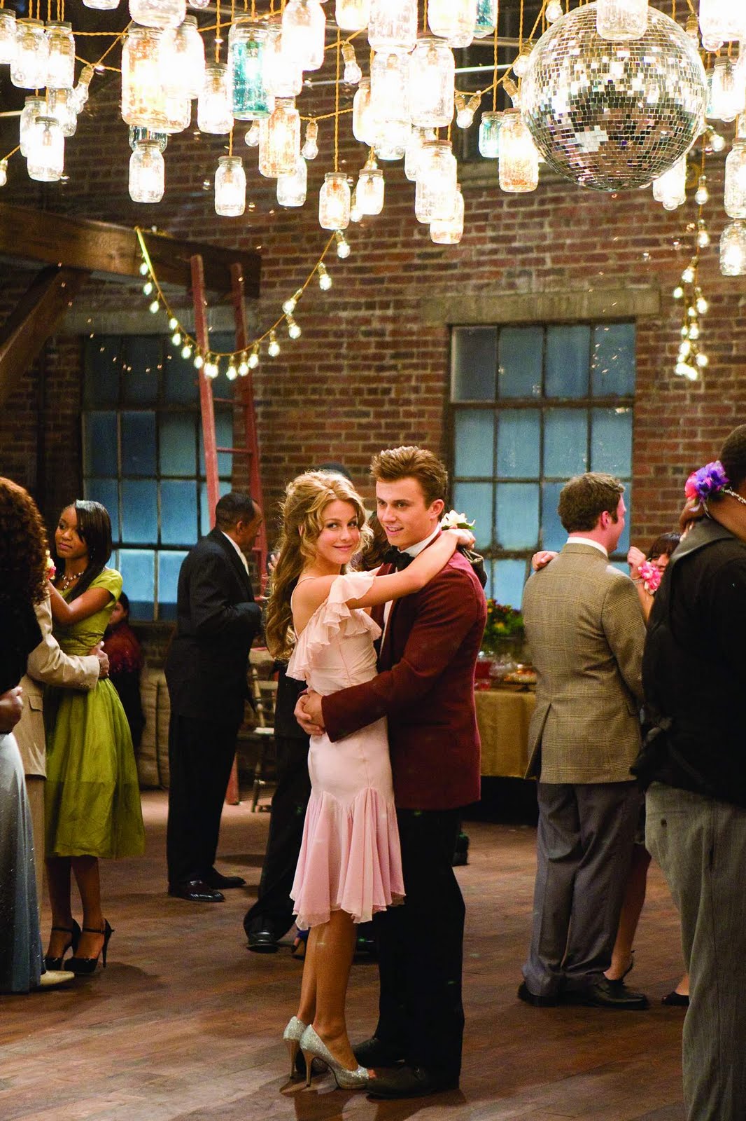 Cine Informacion y mas: Paramount: Footloose: Todos a Bailar - Datos ...