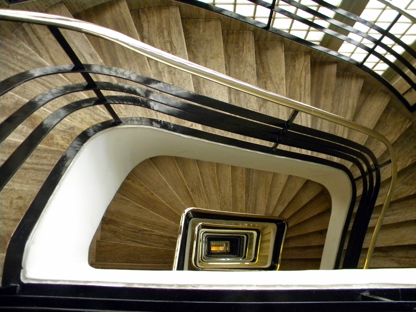 Explorador Turístico: EDIFICIO COMEGA