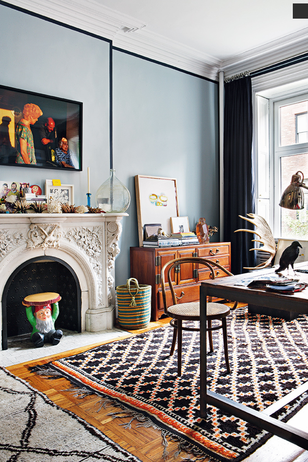 10 Rooms: Outlining walls in contrasting color….