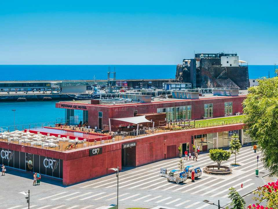Museu Cristiano Ronaldo e CR7 Lifestyle Hotels - Madeira Turismo ...
