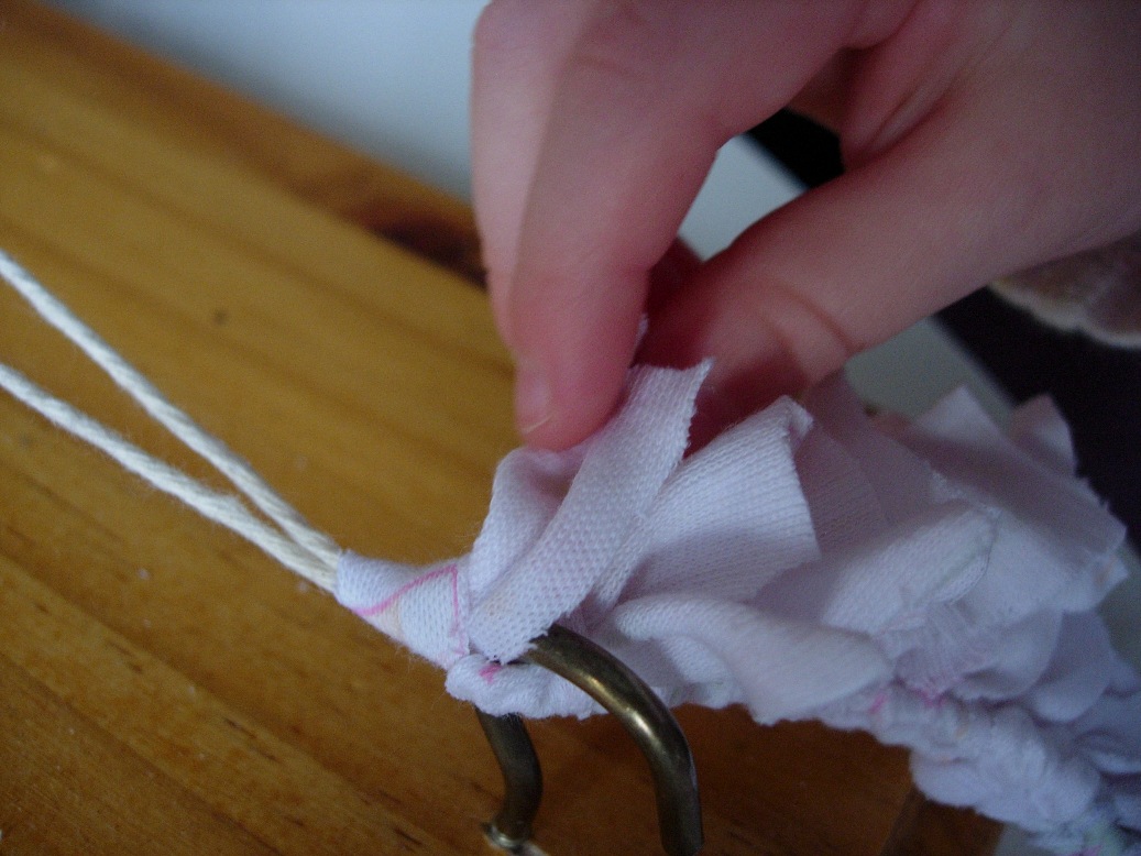 Boxoftrix: Two String Rag Rug Loom