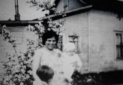 JAMES DEAN: CON SUS PADRES. WITH YOUR PARENTS