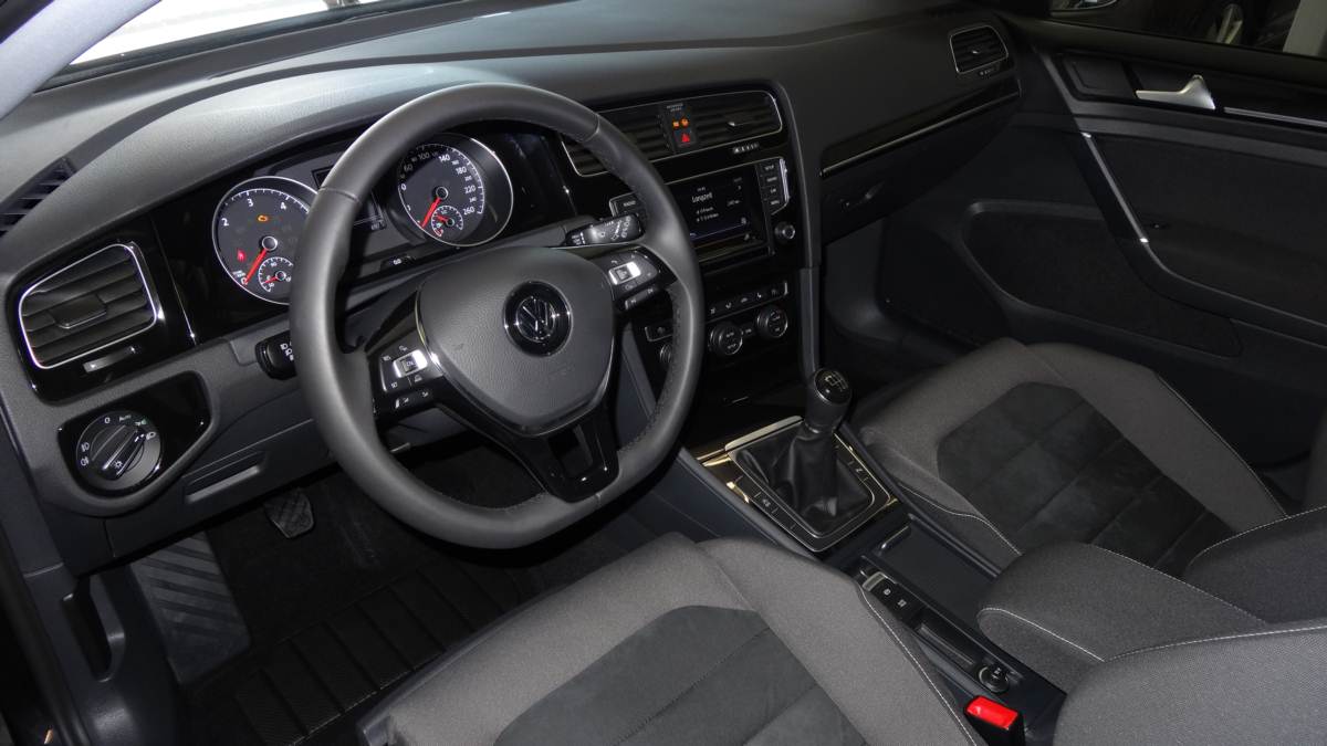 VW já faz propaganda do Golf 7 no Brasil