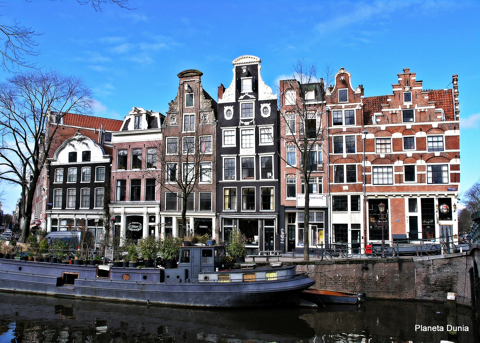 Planeta Dunia: De ruta por los canales de Ámsterdam