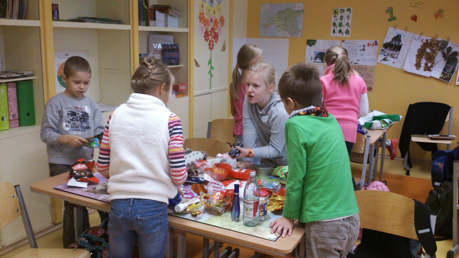 SIIN TOIMETAB LUUNJA KESKKOOLI 4.B KLASS: Sipelgas Ferda sorteerib prügi