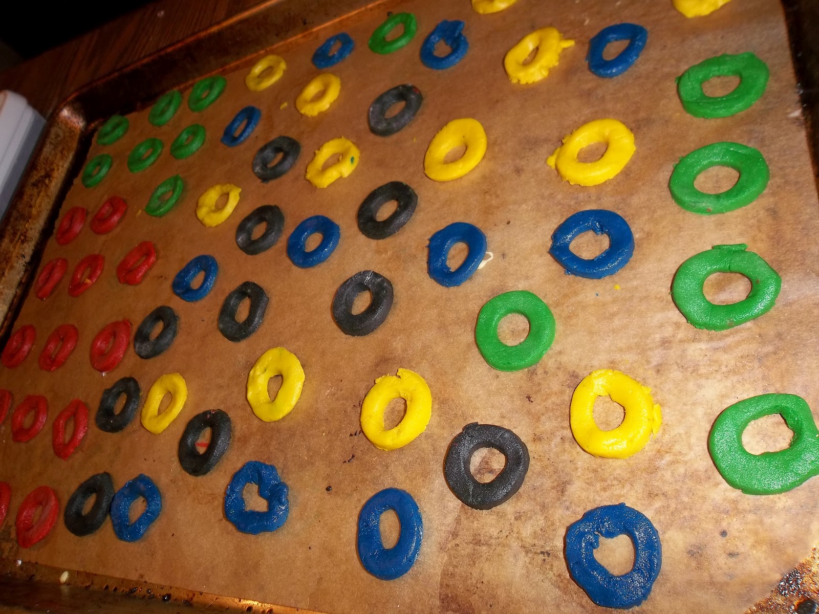 Lunches Fit For a Kid: Olympic Blog Hop: Olympic Ring Cheese Crackers