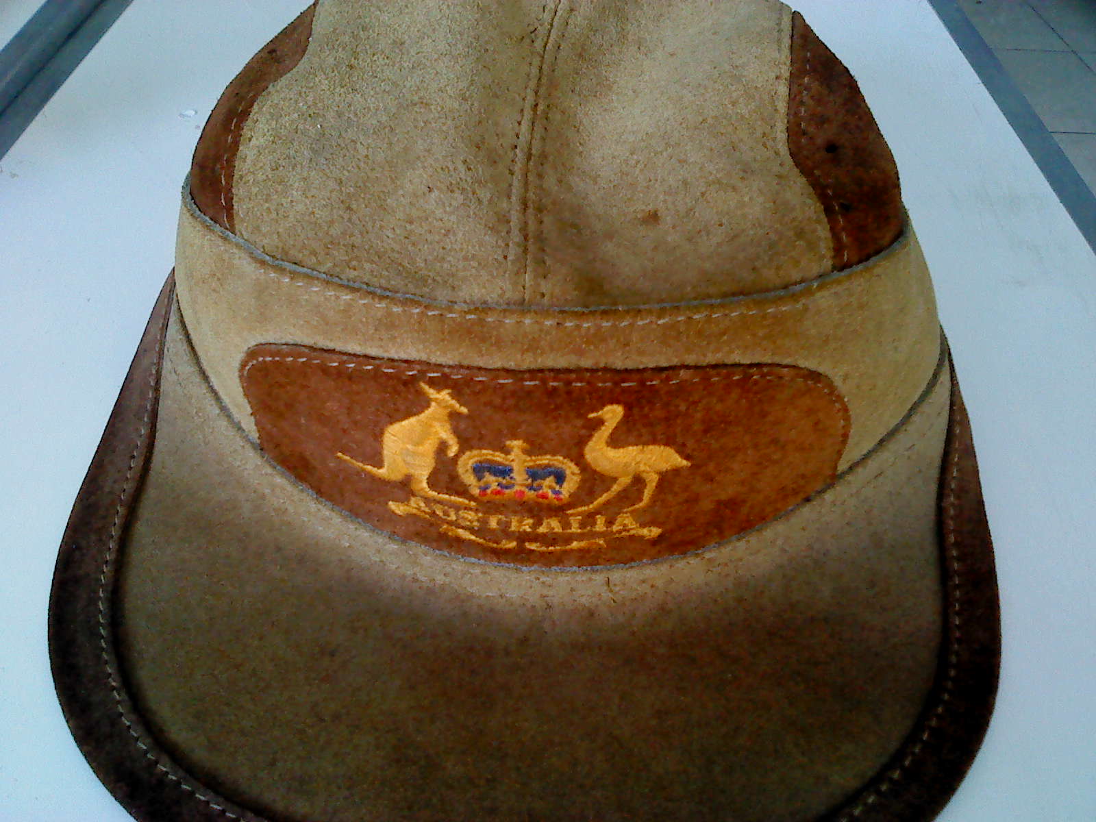 seken malang: "SOLD" Seken : topi kulit Australia Rp.250 ribu