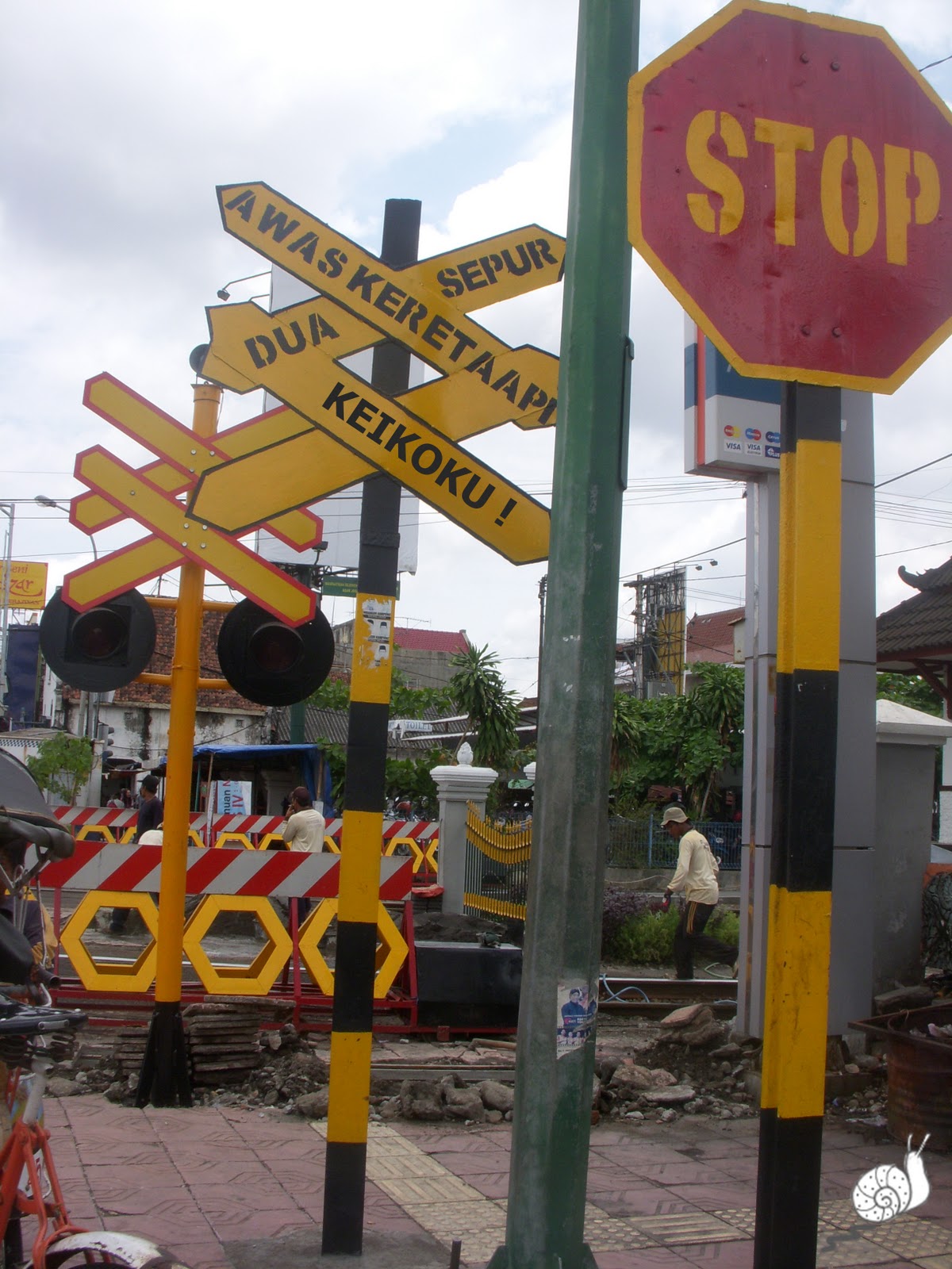 Ciput Vayra: Rambu-Rambu Peringatan Unik