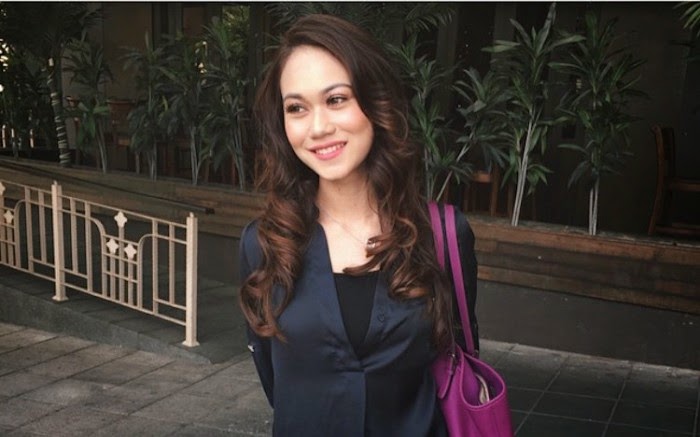 Raysha Rizrose Tangguh Universiti Untuk Bergelar Selebriti | Nota Kaki
