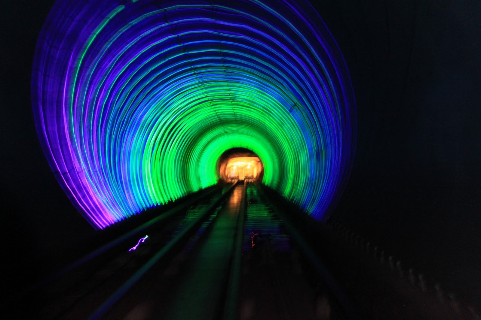 上海 15日目 その2 「外灘観光隧道と花文字」 | bugiugi travel in China