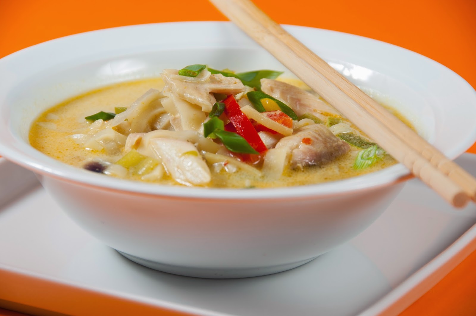 Max konyhája: Kókusztejes Thai curry leves (tejmentes)