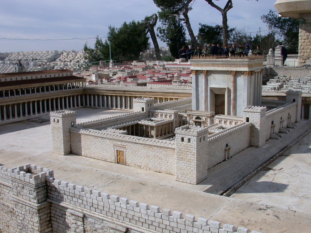 Beis Hamikdash Topics: Columns of the Temple