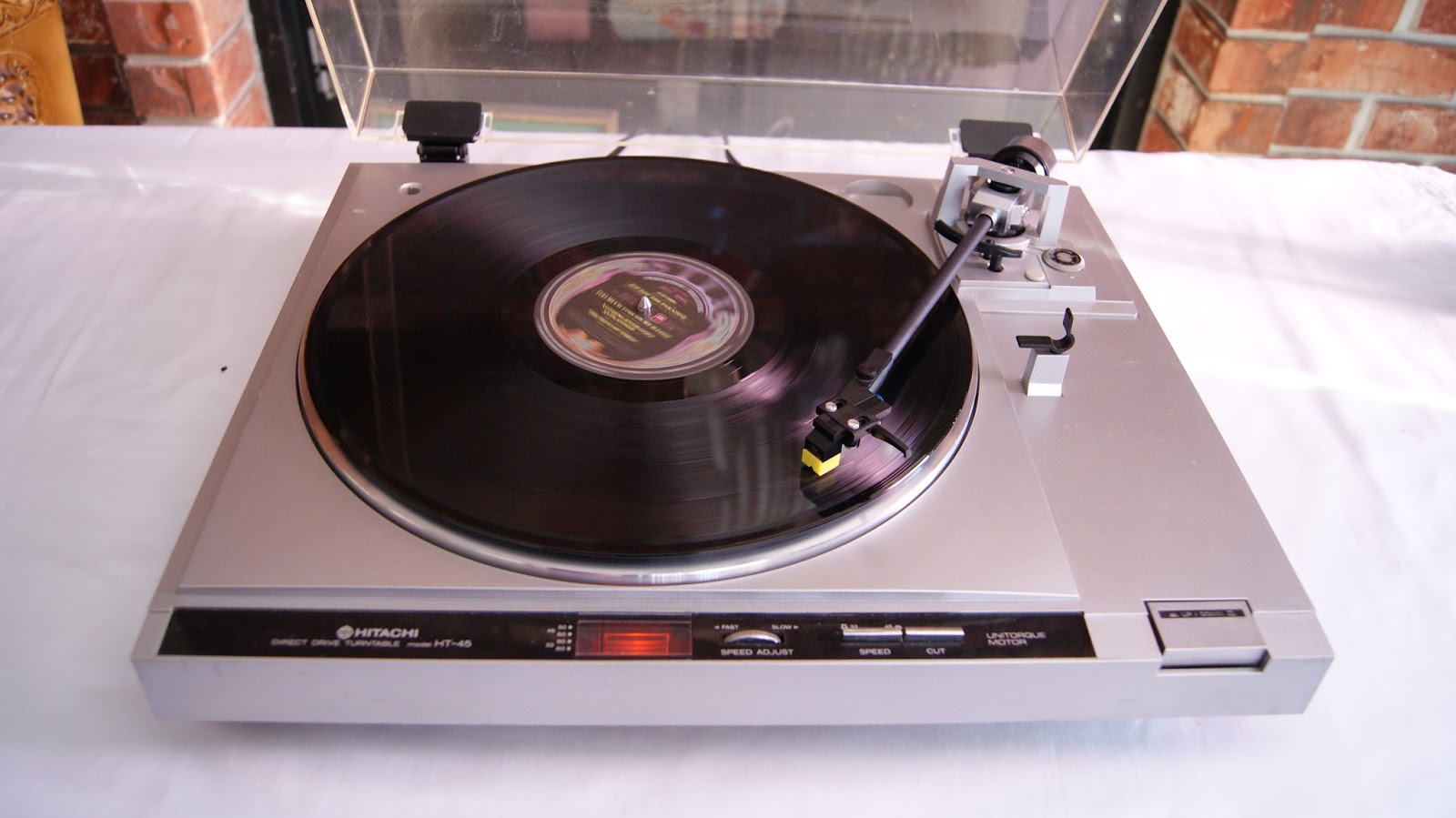Hitachi HT-45 Turntable
