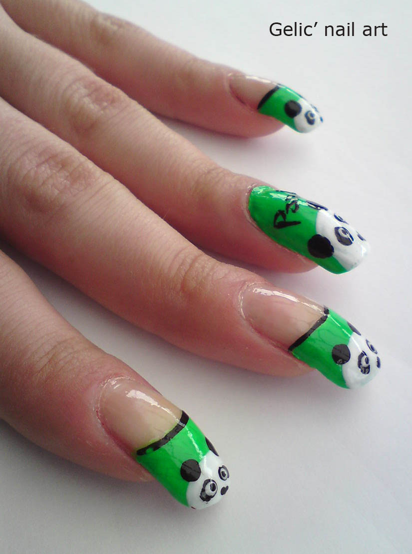 Gelic' nail art: Cute panda nail art on green funky french