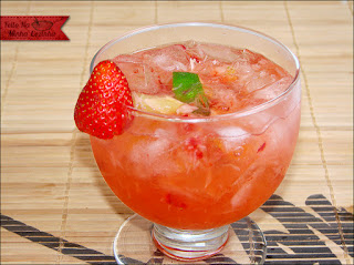 Feito na minha cozinha: Caipirinha de Morango