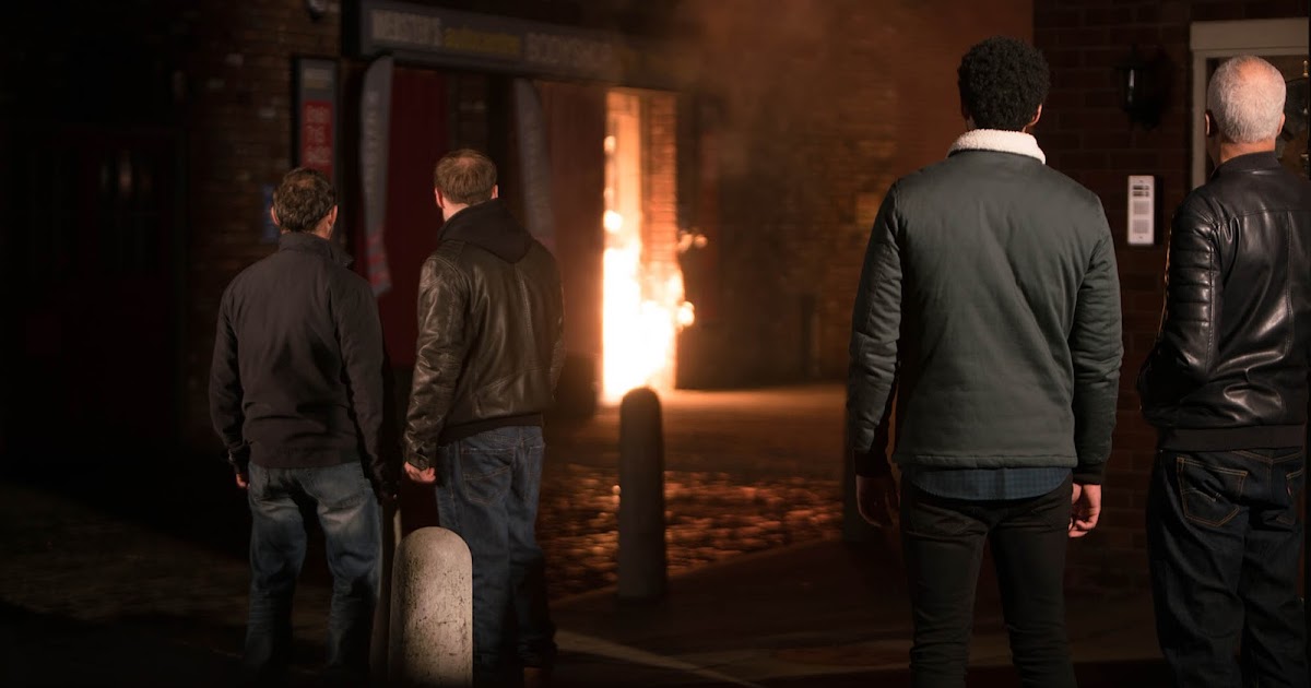 Coronation Street Blog: First-look pics: Kev's garage up in flames on ...