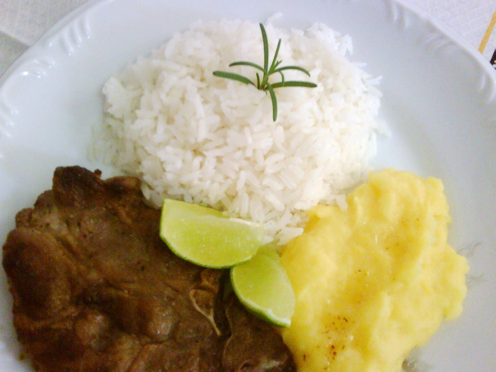 A CHEF COZINHEIRA: Bisteca ao vinho com purê de mandioquinha