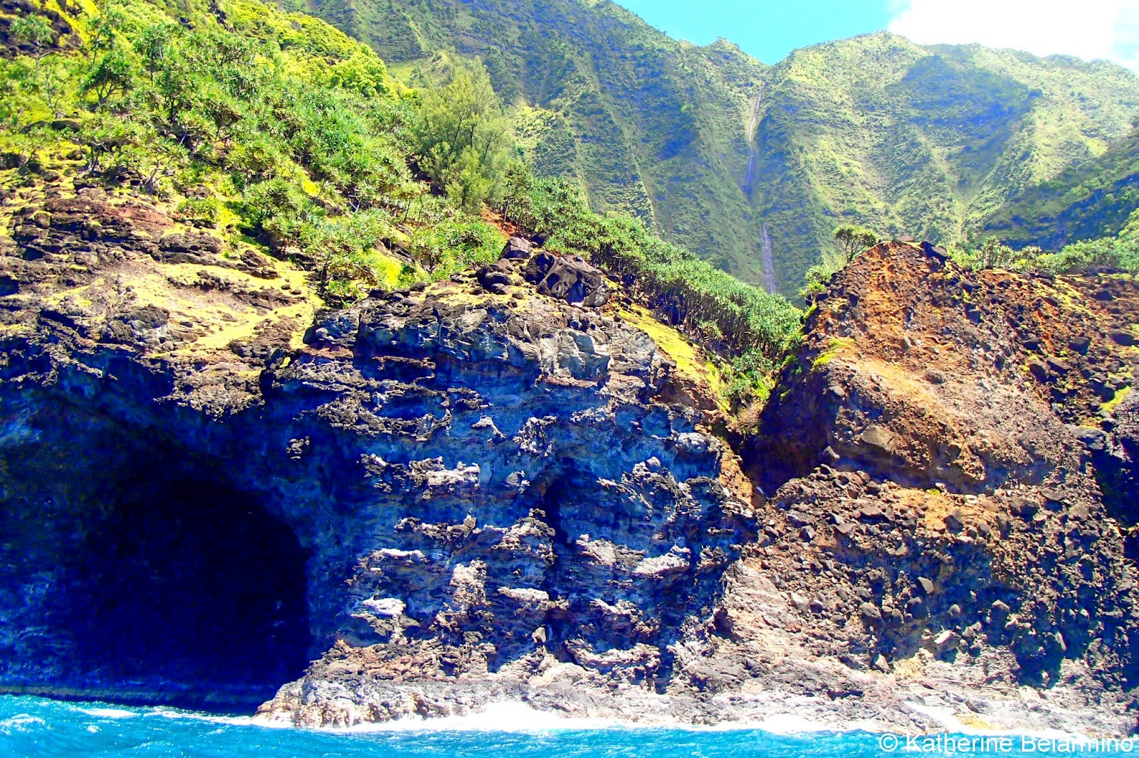 Touring Kauai's Na Pali Coast with Napali Catamaran | Travel the World