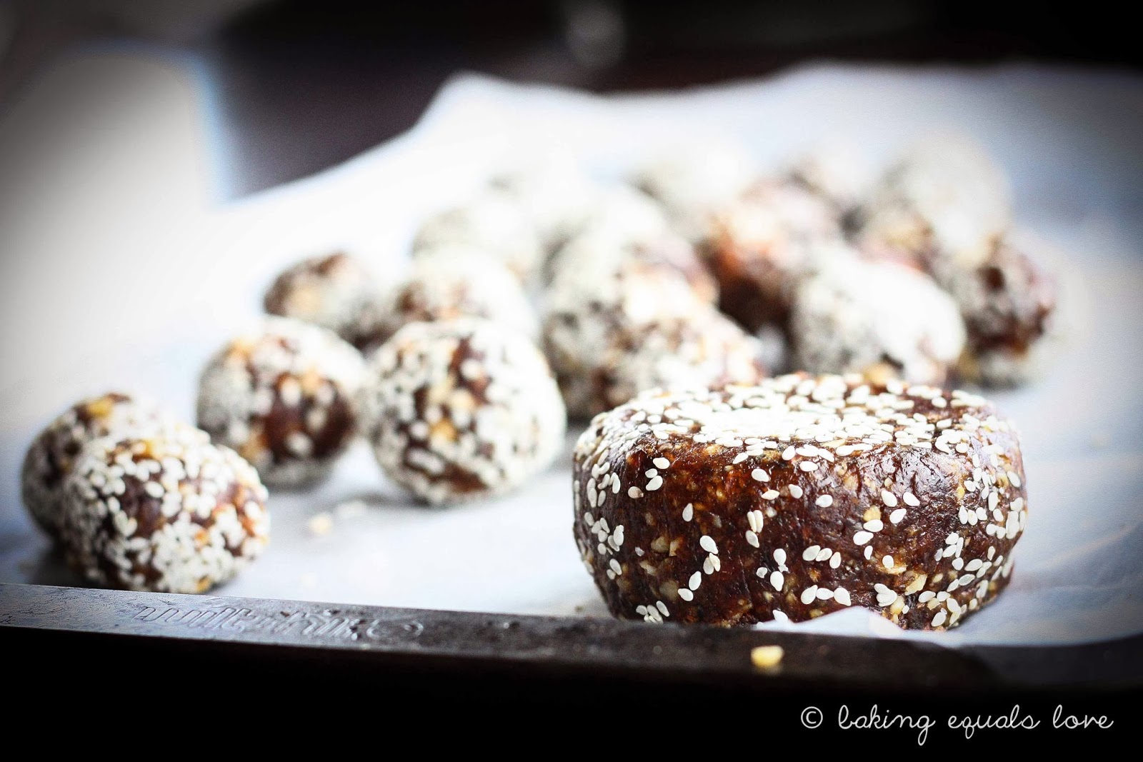 baking = love: Christmas noms: Pan de higo brandy balls