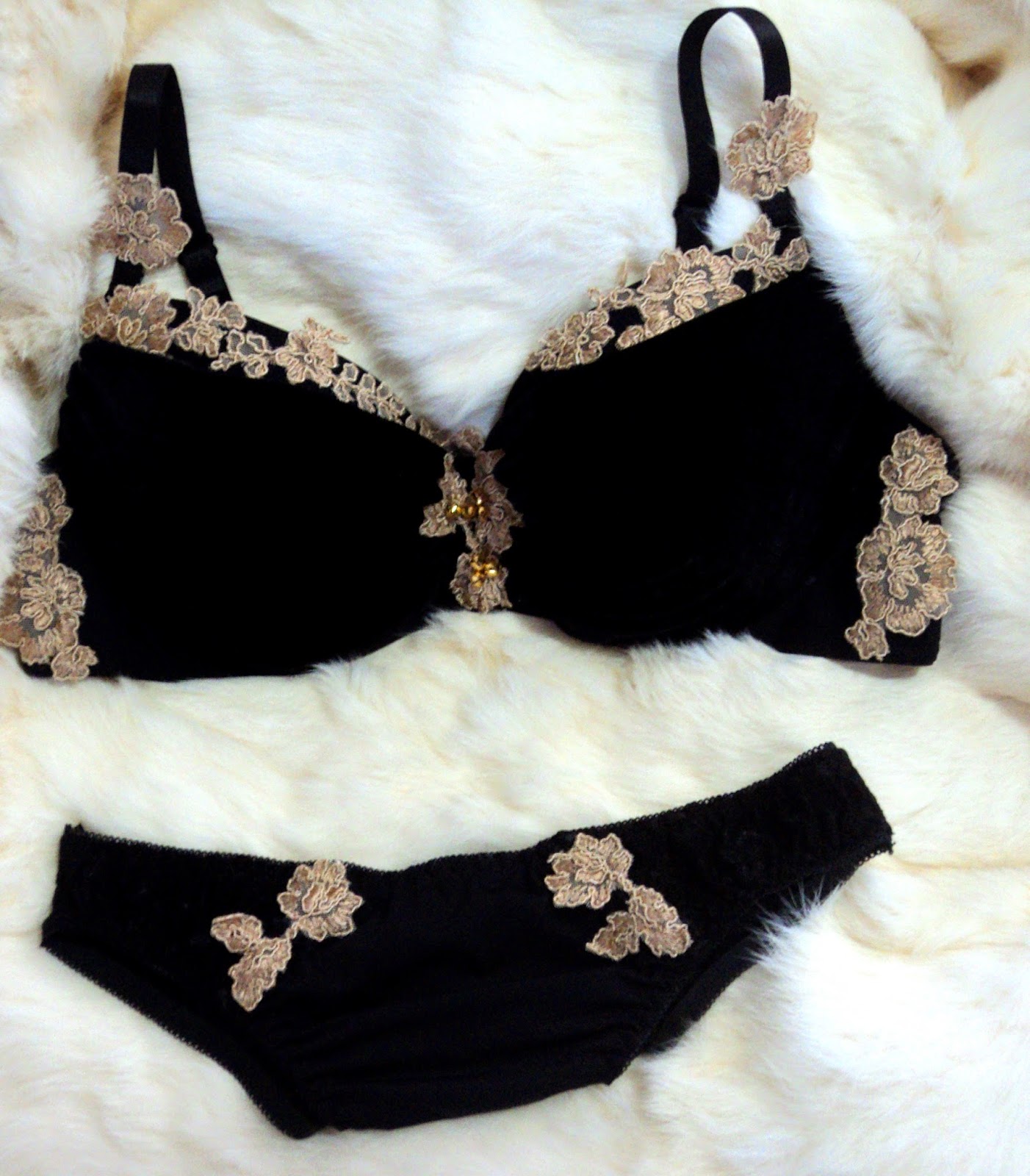 Keith Kerber Lingeries: CONJUNTOS VELUDO