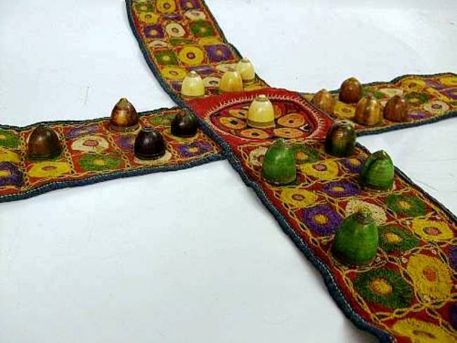 Jas' Creative Side: How to play Chopat ( An ancient Hindu game )