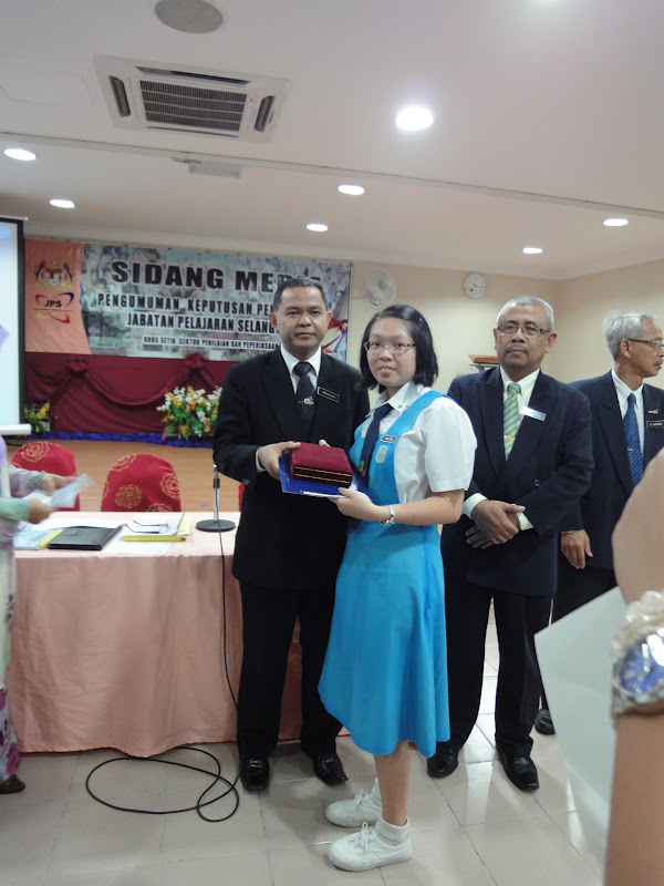 Sehari dalam Sejarah . . .: PELAJAR TERBAIK KESELURUHAN SPM 2011