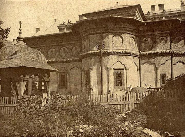 Turist în București: Strada Stavropoleos - Centrul Vechi - Bucuresti