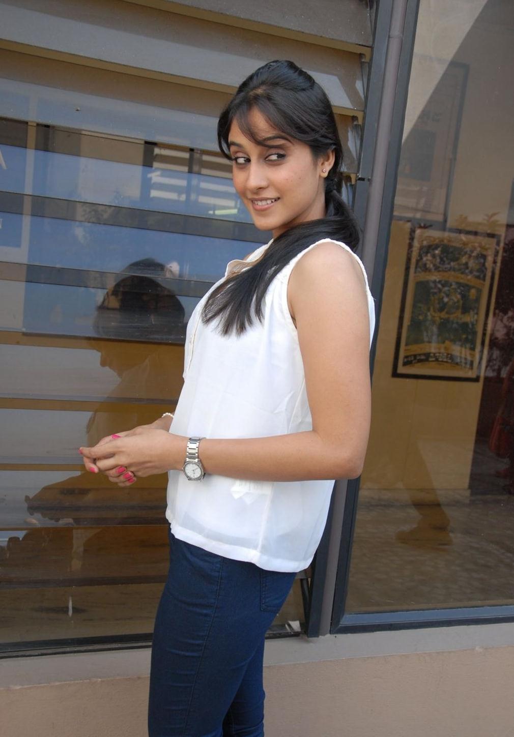 Actress Rezina latest cute smile high quality photo shoots