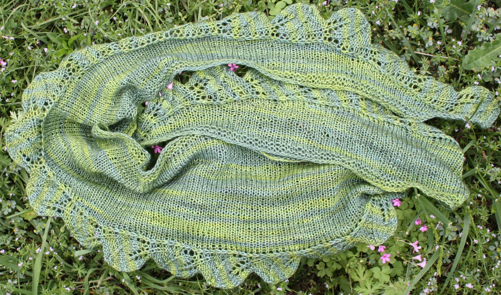 Eleanor Meriwether: Cedar Leaf Shawlette