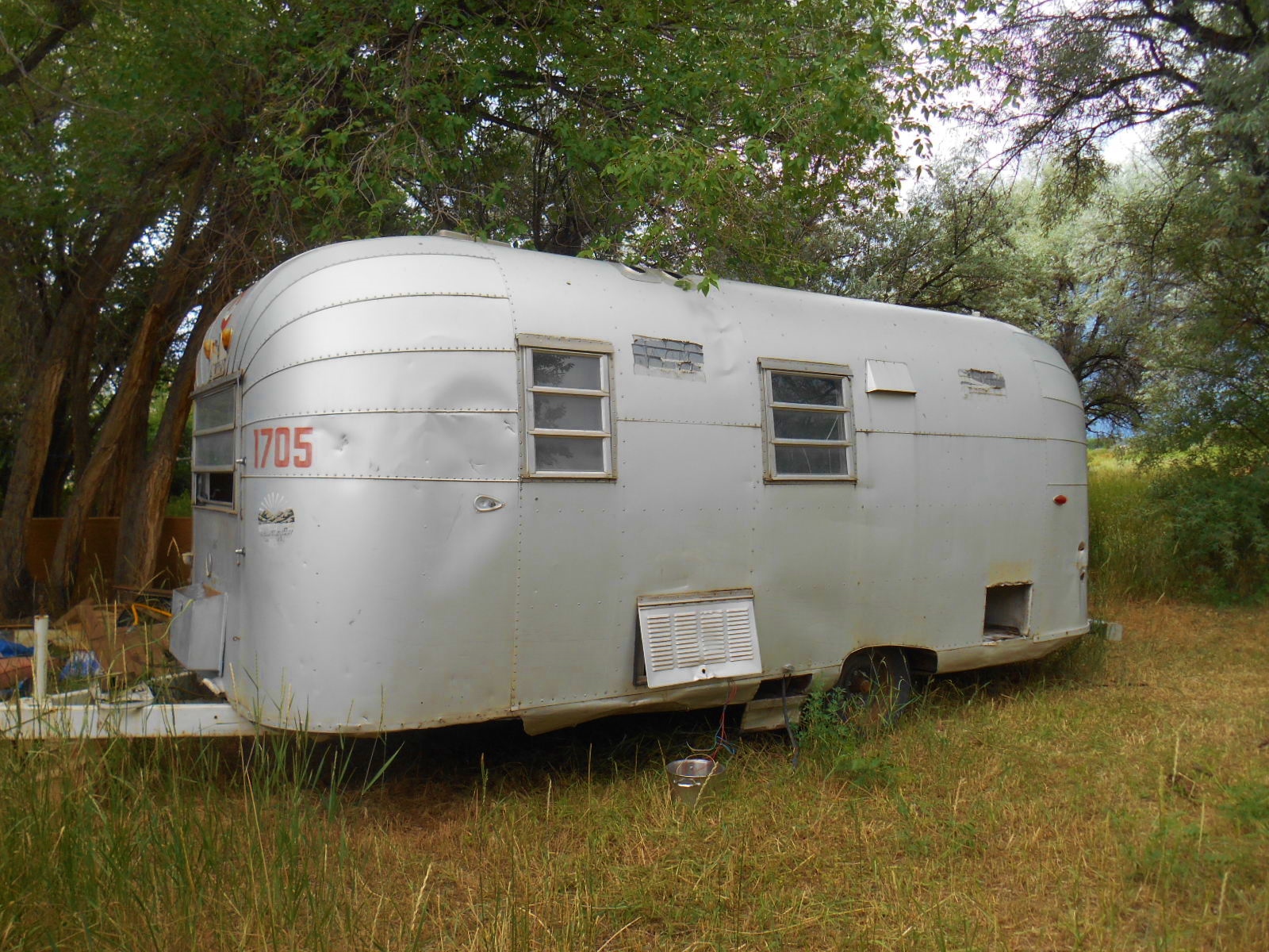 "Living My Dream": VINTAGE 1965 AVION TRAILER REMODEL