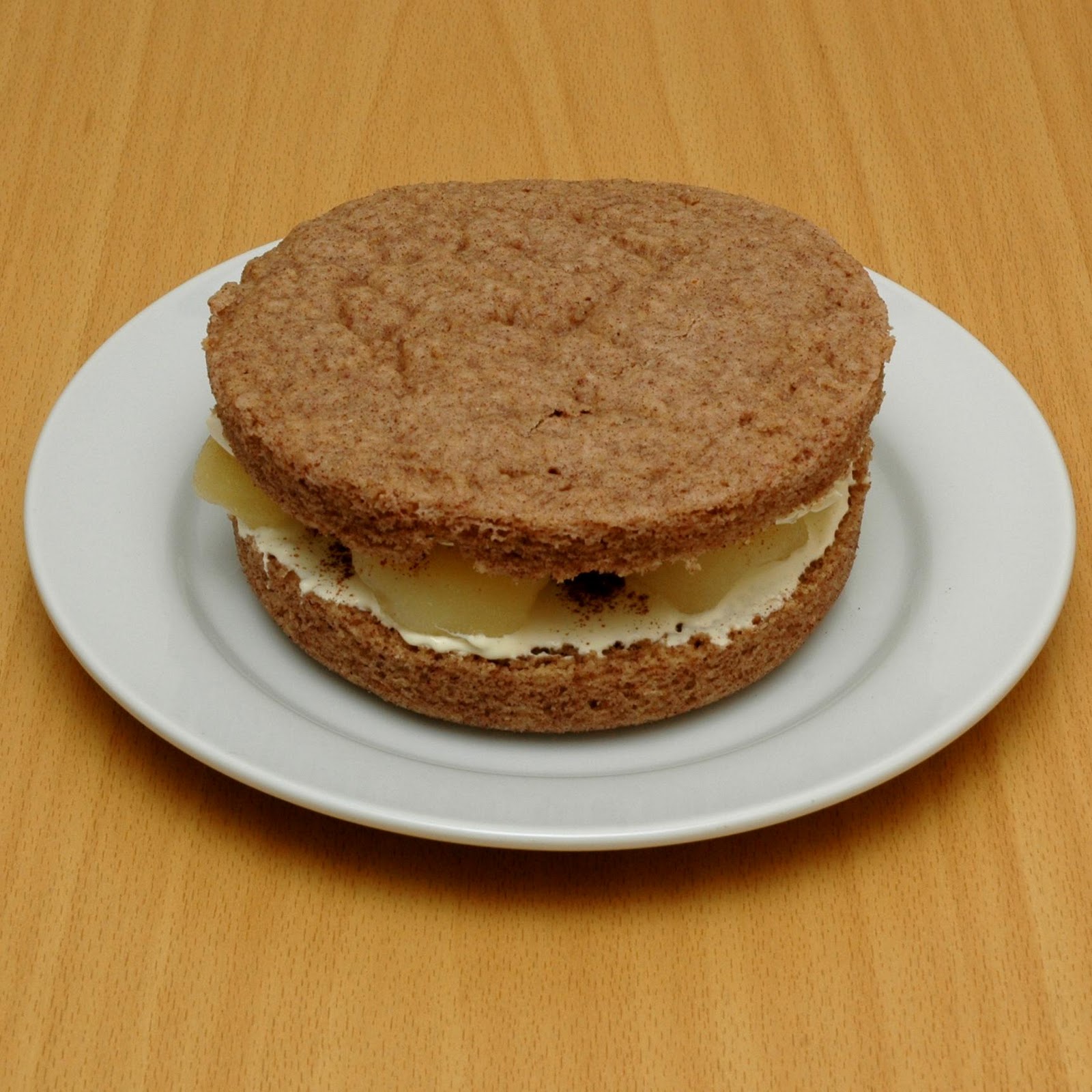 The Low Carb Diabetic: Lowcarb Pear, Cinnamon and cream sponge cake.