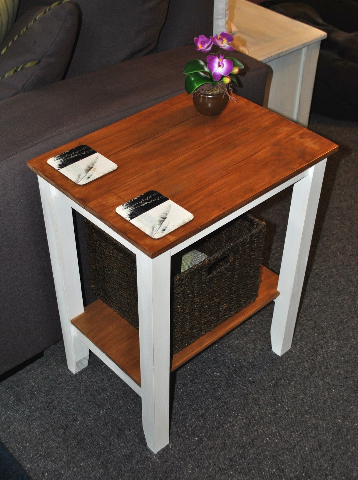 DIY Kiwi: Couch side table