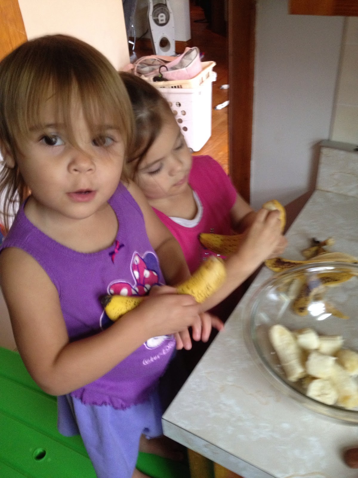 Kayla Jaye: Kayla makes Whole Grain Banana Bread