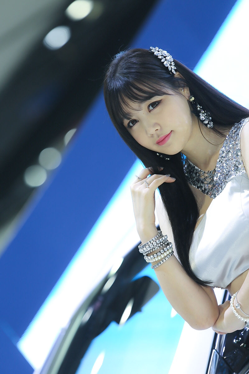 FinlandCar.com: Hong Ji Yeon At Seoul Motor Show 2015