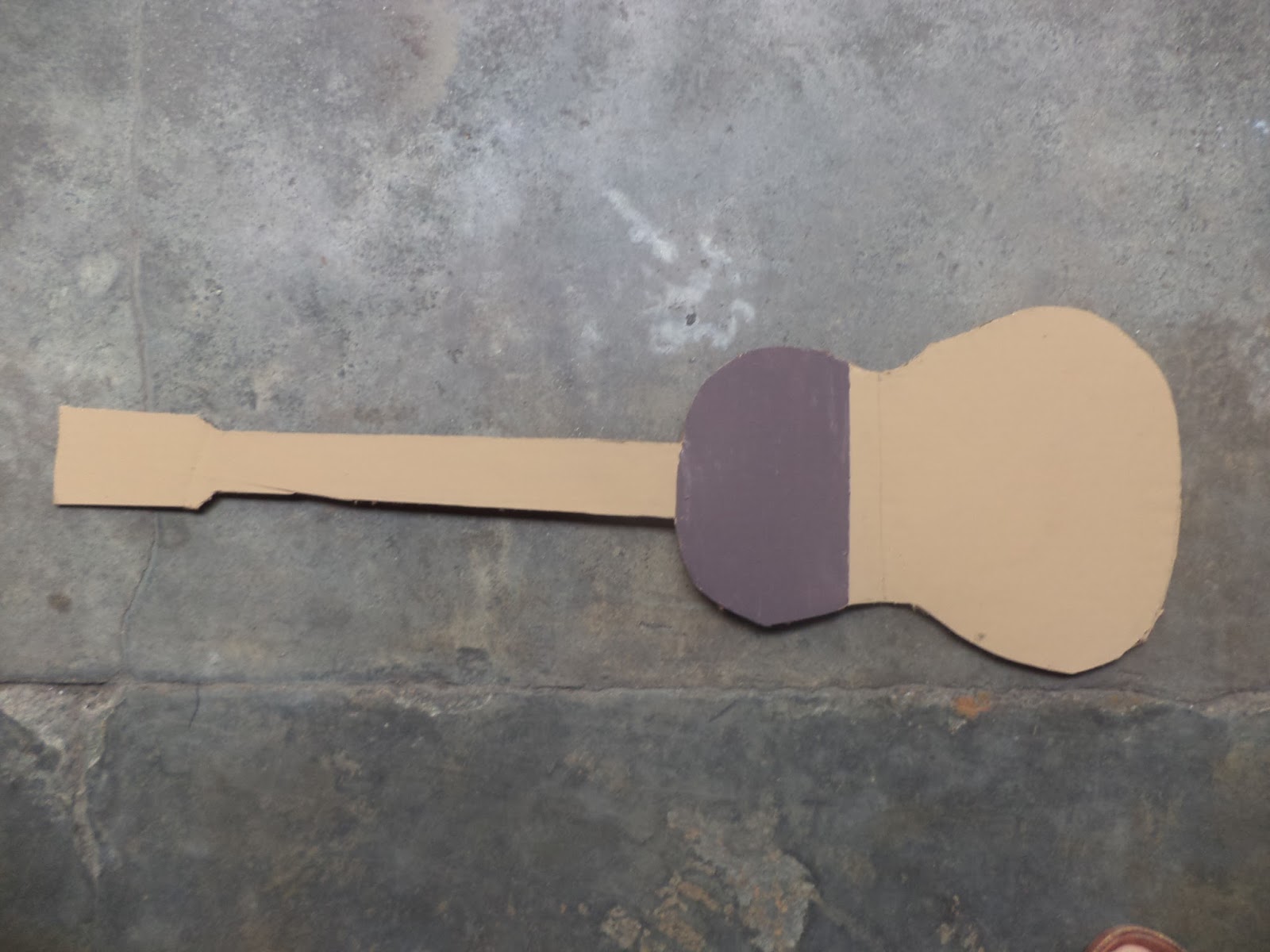 Educación Musical en Venezuela: Como hacer un Cuatro de carton.