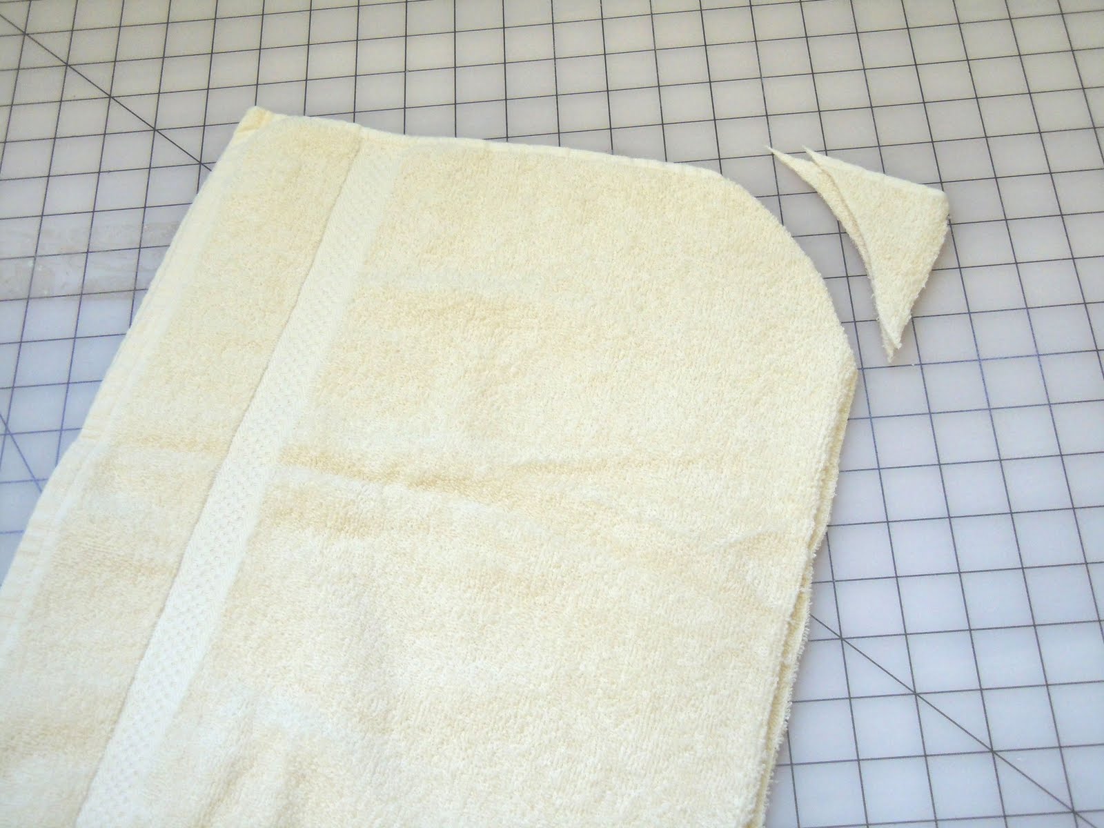 { Hooded Towel Tutorial } - Naturally Creative Mama